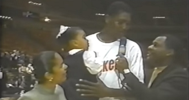 La folle histoire du jour : quand Hakeem Olajuwon posait tranquillement ...