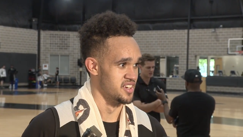 Derrick White pressenti pour démarrer dans le cinq des Spurs : Patty ...
