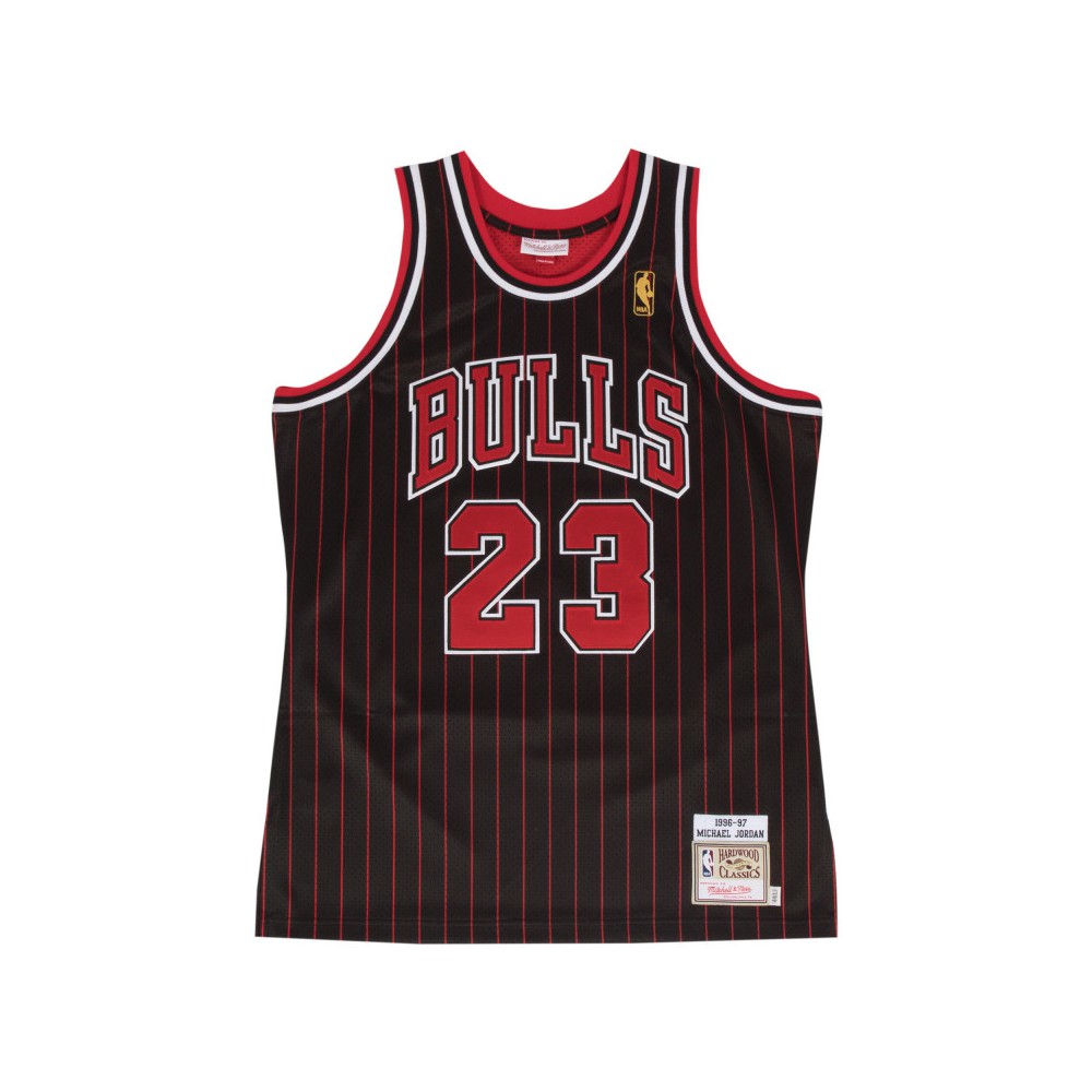 Maillots authentiques Mitchell & Ness de Michael Jordan : à chaque souvenir de fan sa tunique