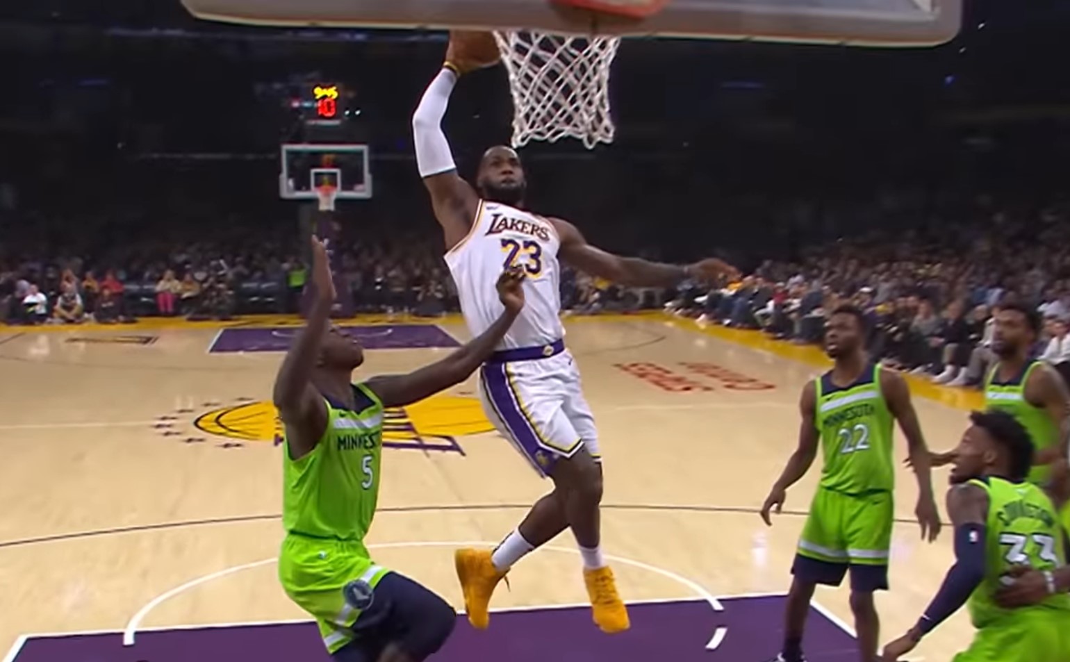 NBA Top 10 du jour : LeBron James maltraite Gorgui Dieng avec un poster ...