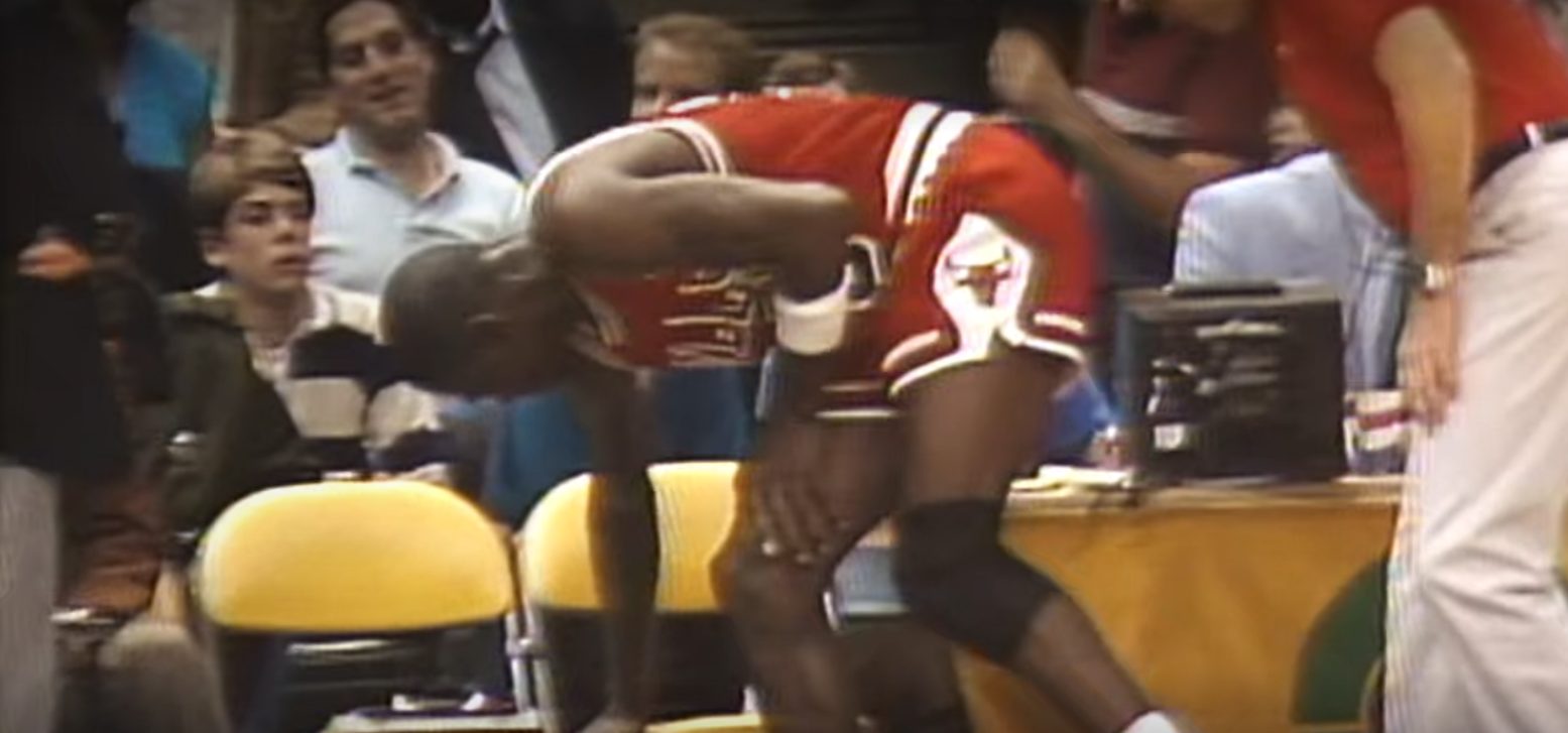Zoom "The Last Dance" - la blessure de Michael Jordan lors de sa ...