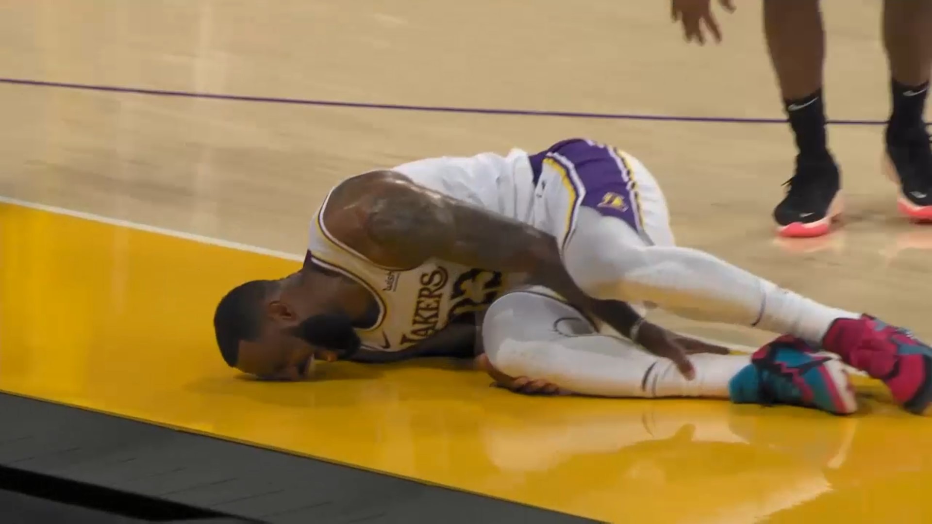 LeBron James victime d'un gros bobo à la cheville : si même le King a ...