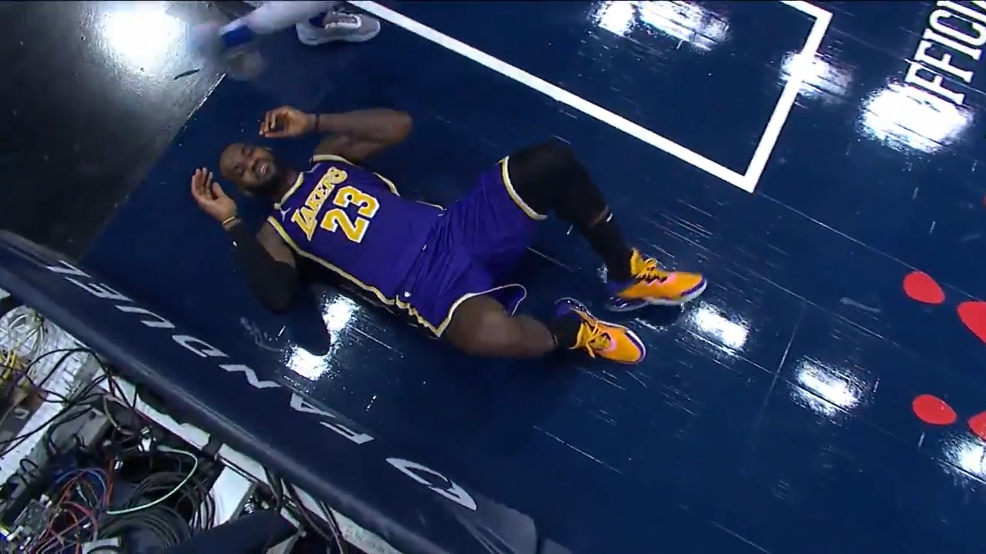 La cheville de LeBron James a encore tourné : décidément elle est ...