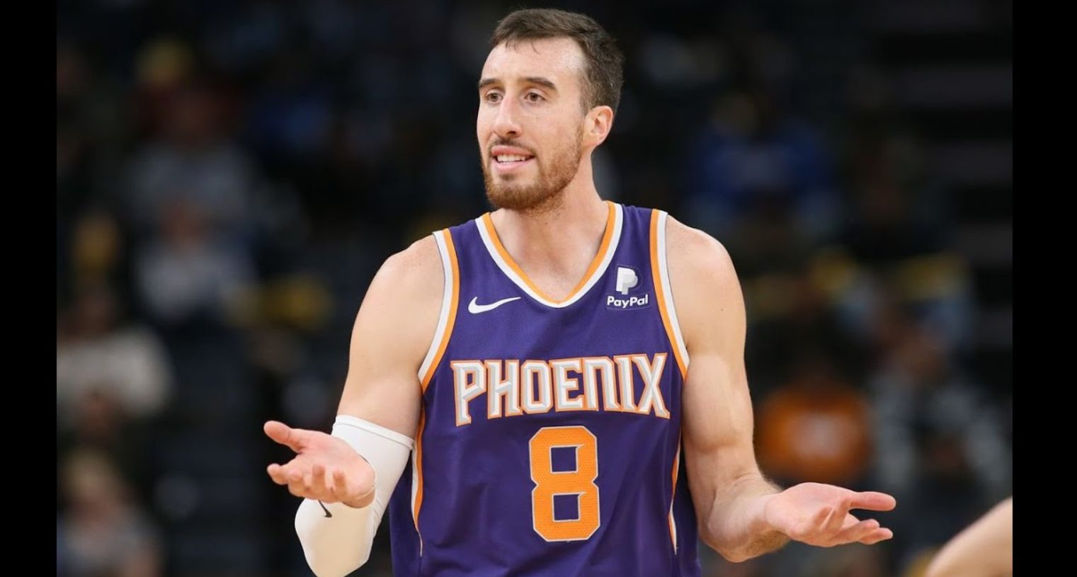 Frank Kaminsky, Trevor Ariza et James Johnson prennent la porte