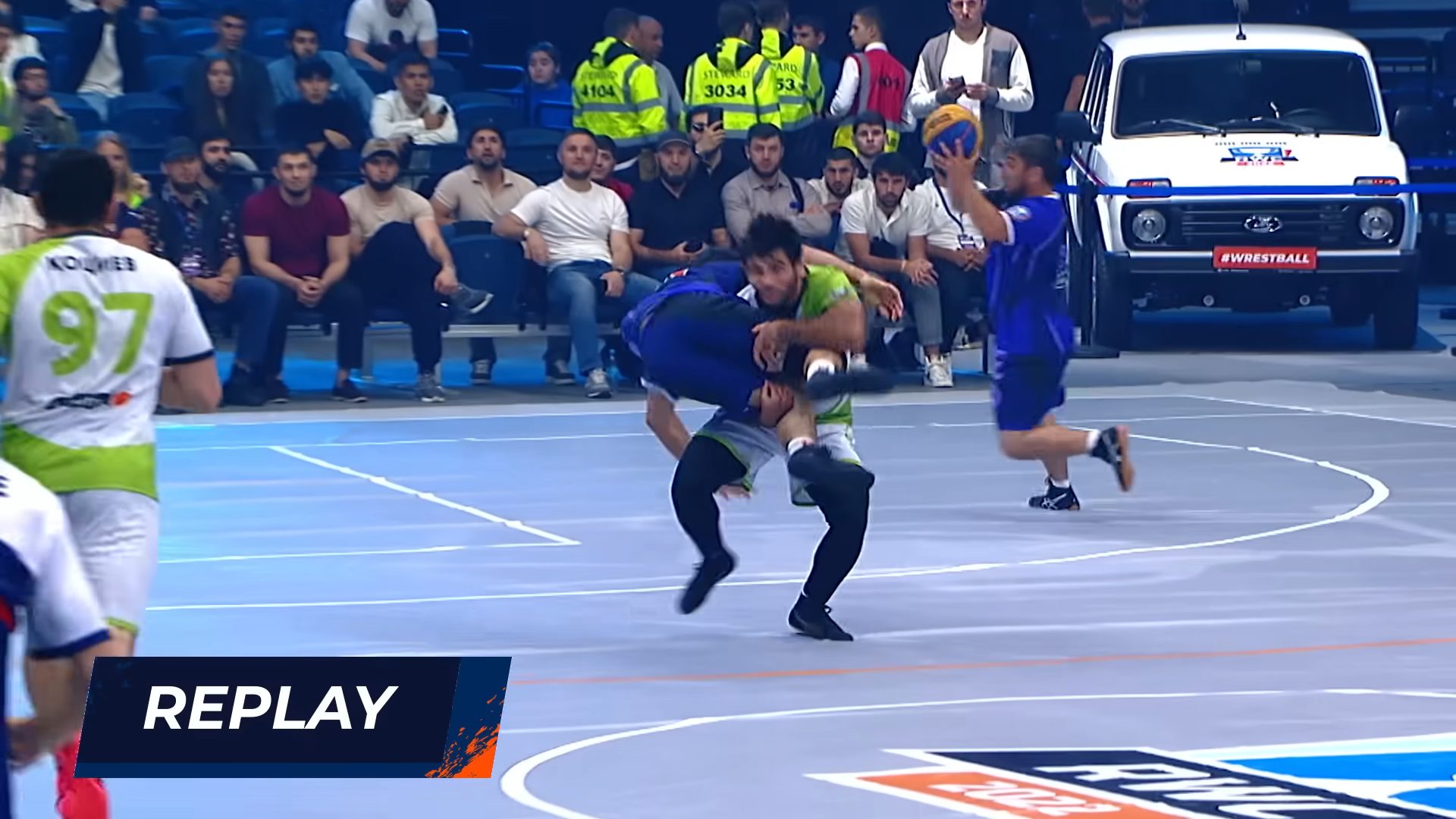 À la découverte du Wrestball : quand le basket rencontre... la lutte ...