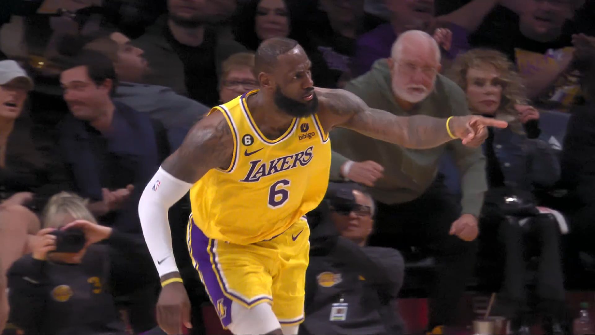 LeBron James égale le record de Kareem Abdul-Jabbar avec dix-neuf ...