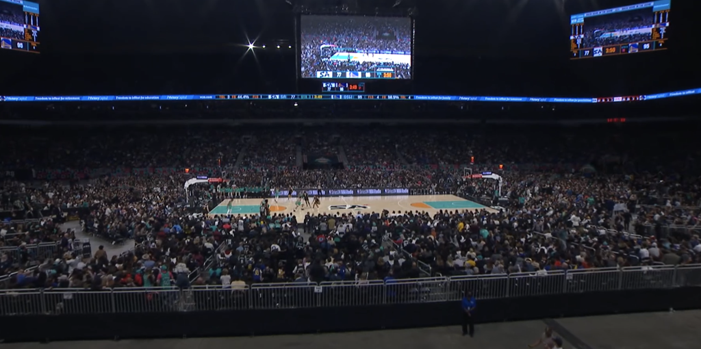 Les Spurs font l'histoire : 68 323 fans présents à l'Alamodome