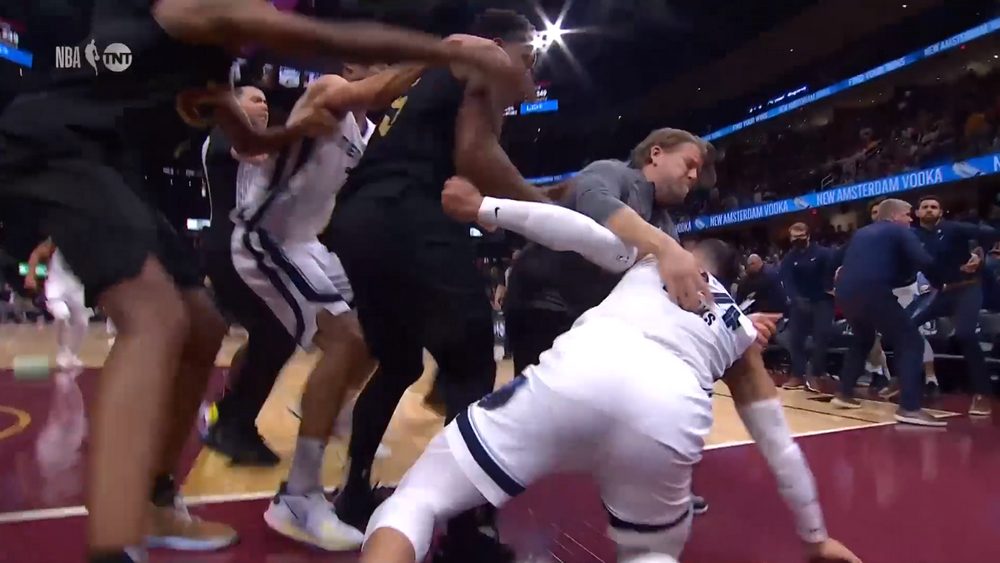 Barfight à Cleveland : très mauvais geste de Dillon Brooks, pour changer