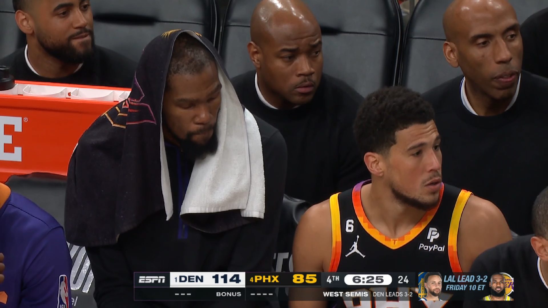 Kevin Durant et Devin Booker ont fini par craquer