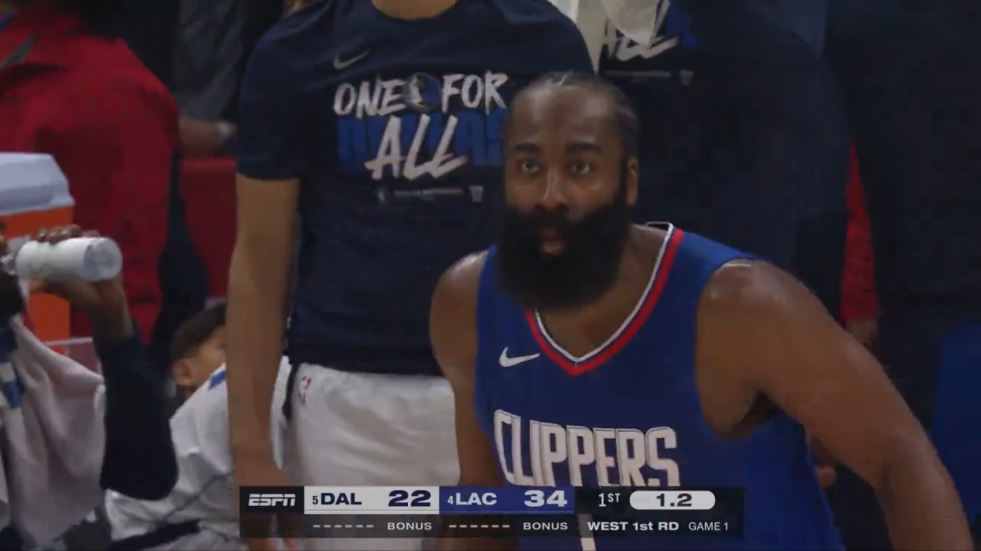 James Harden : ses highlights (28 points) face aux Mavericks