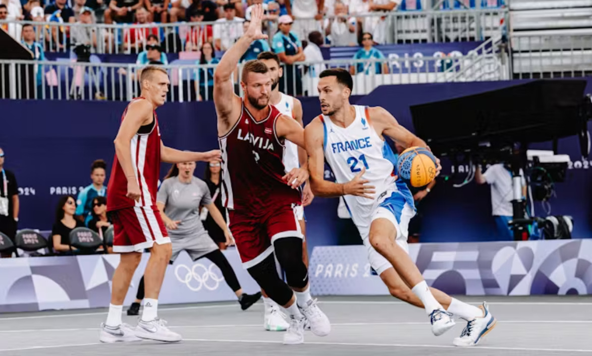 JO Paris 2024 : basket 3x3 : les Bleus échouent d'un rien face aux Lettons