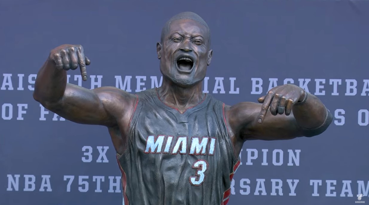 La statue officielle de Dwyane Wade a été révélée à Miami
