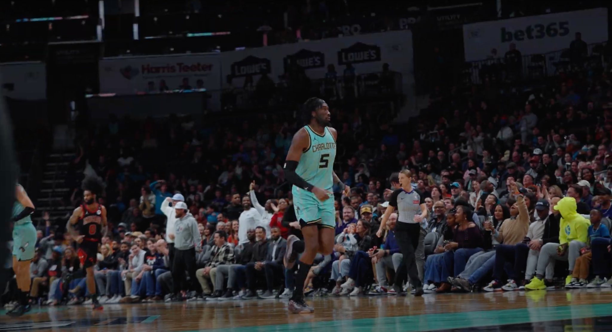 Les Lakers envoient Dalton Knecht à Charlotte contre Mark Williams