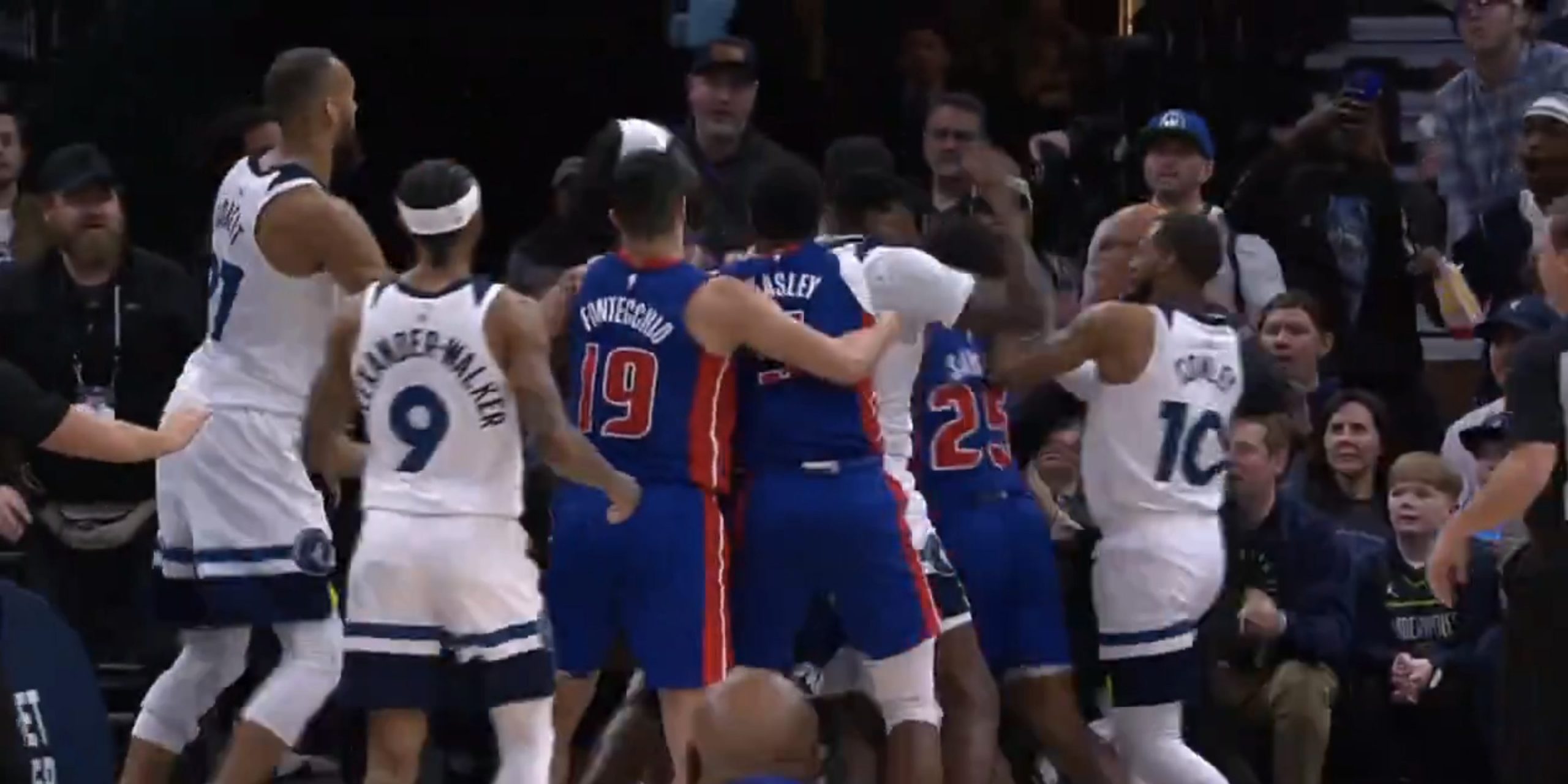 Baston XXL entre Wolves et Pistons, 7 personnes exclues du match