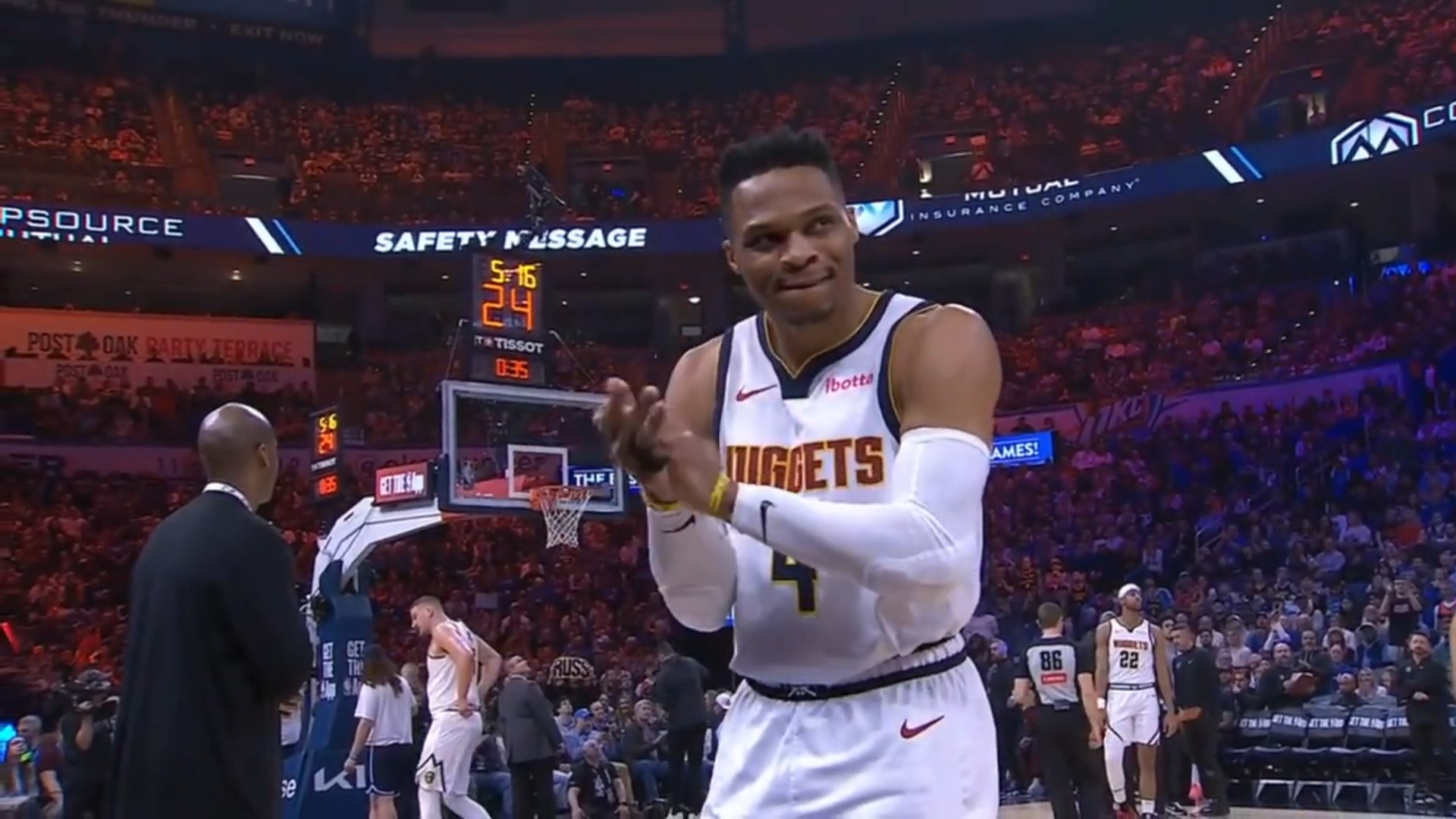 Russell Westbrook ovationné pour son retour à Oklahoma City