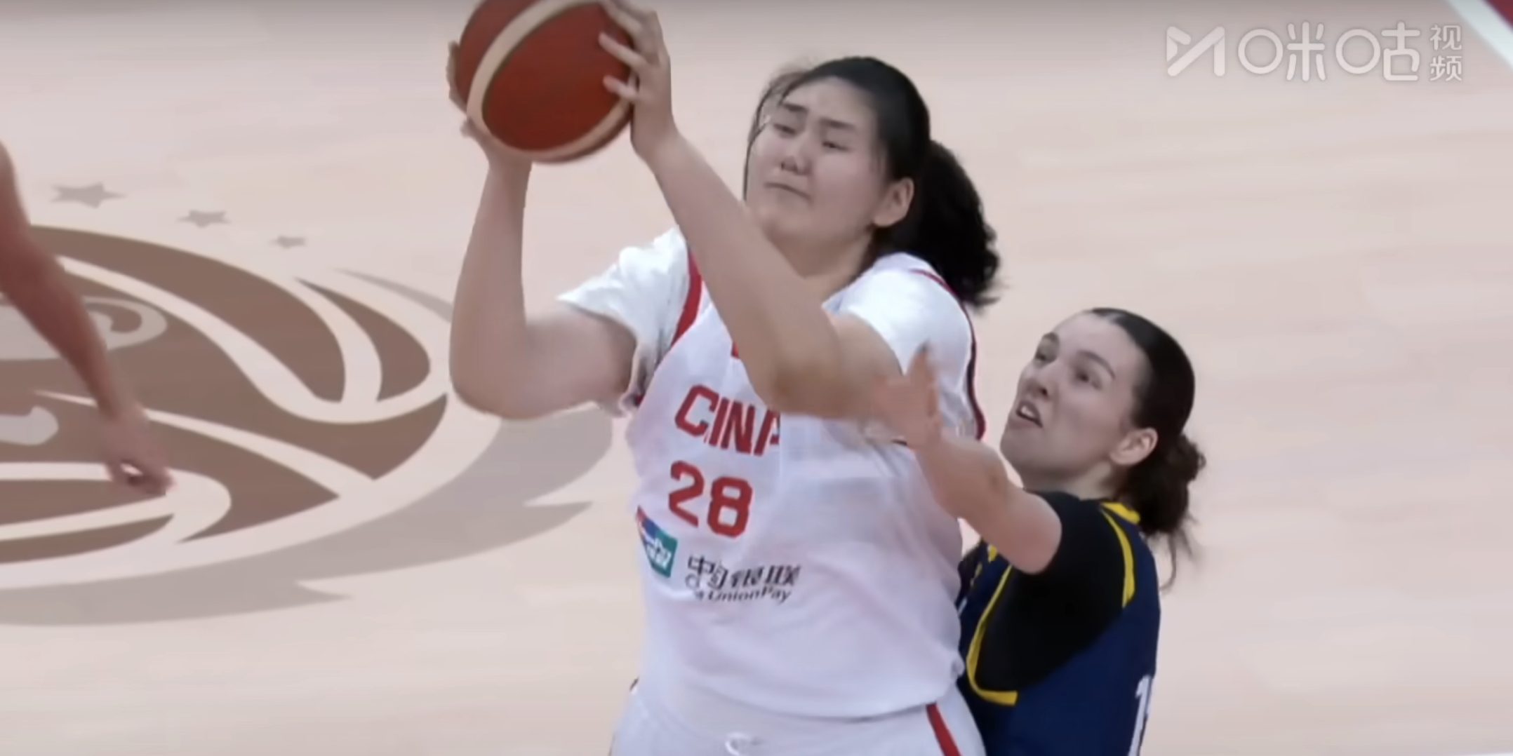 Zhang Ziyu (2,20m, 18 ans) a joué avec l'équipe féminine de Chine